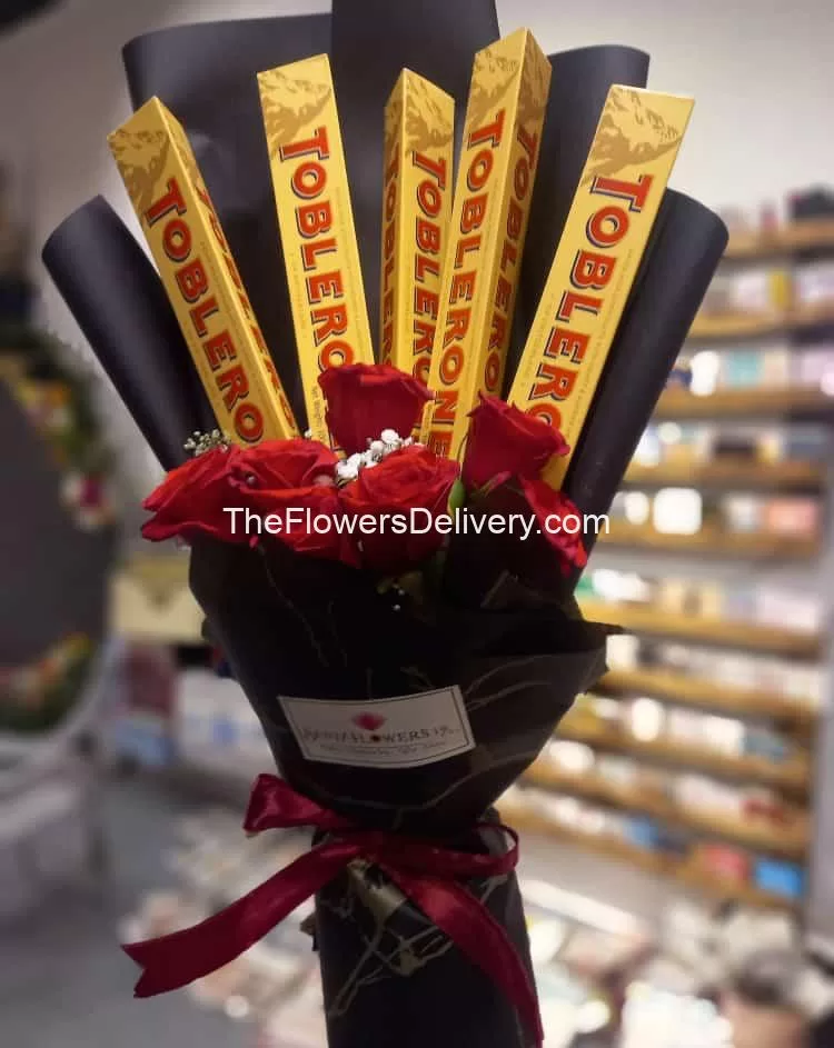 Toblerone Bouquet - Valentine's Combo - TheFlowersDelivery.com